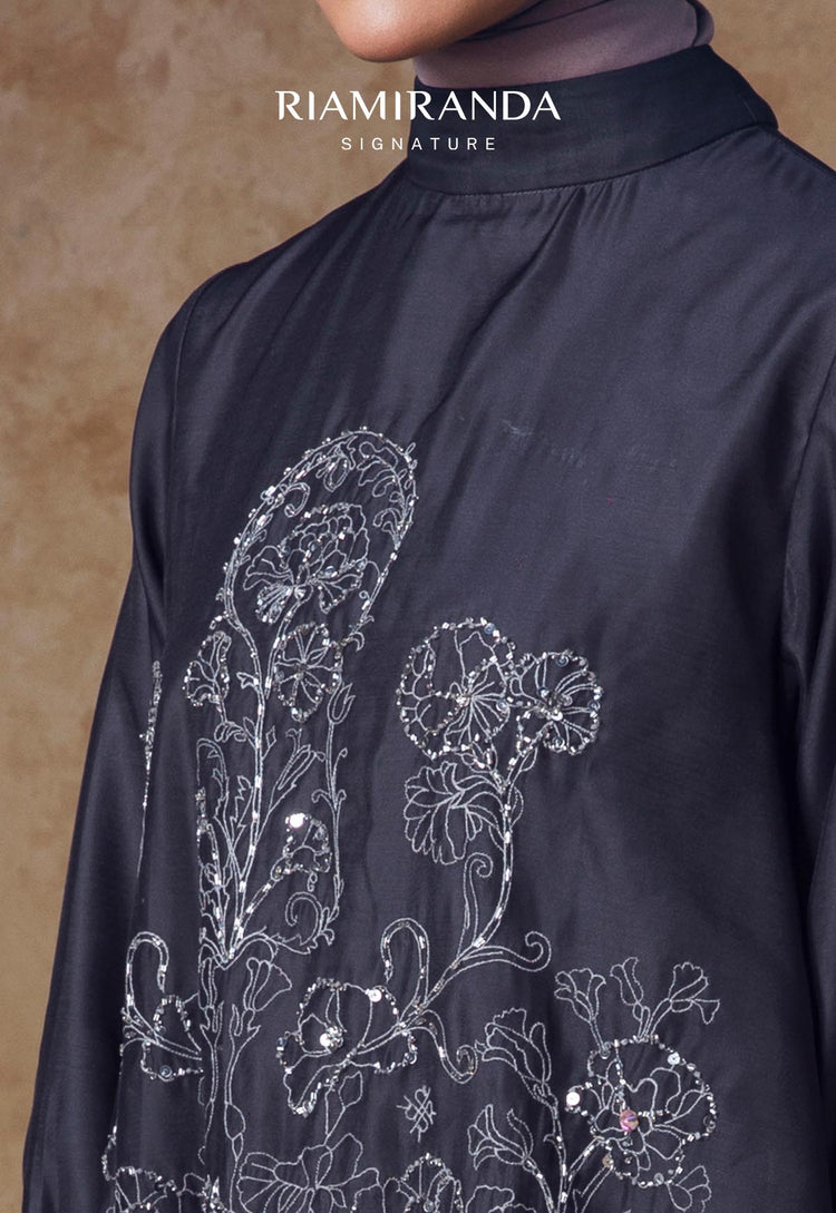 Raya Signature 2025 – RiaMiranda